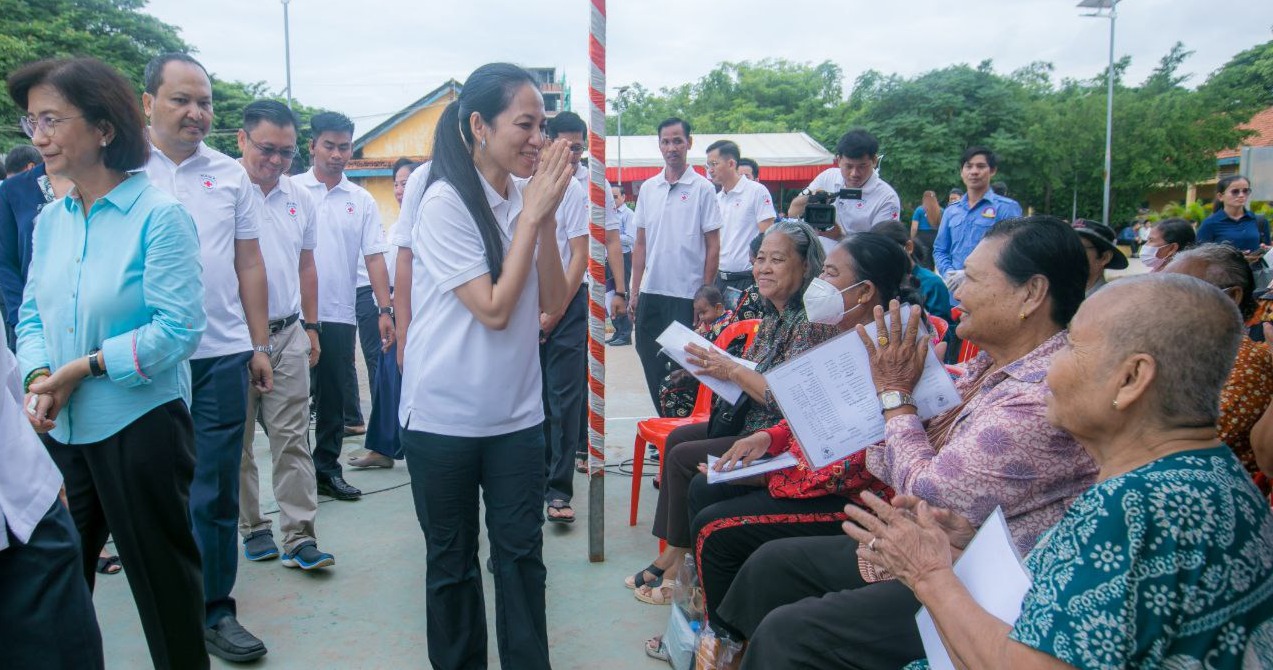 លោកជំទាវបណ្ឌិត ពេជ ចន្ទមុន្នីហ៊ុនម៉ាណែត៖ សម្តេចតេជោ និងសម្តេចកិត្តិព្រឹទ្ធបណ្ឌិត ...
