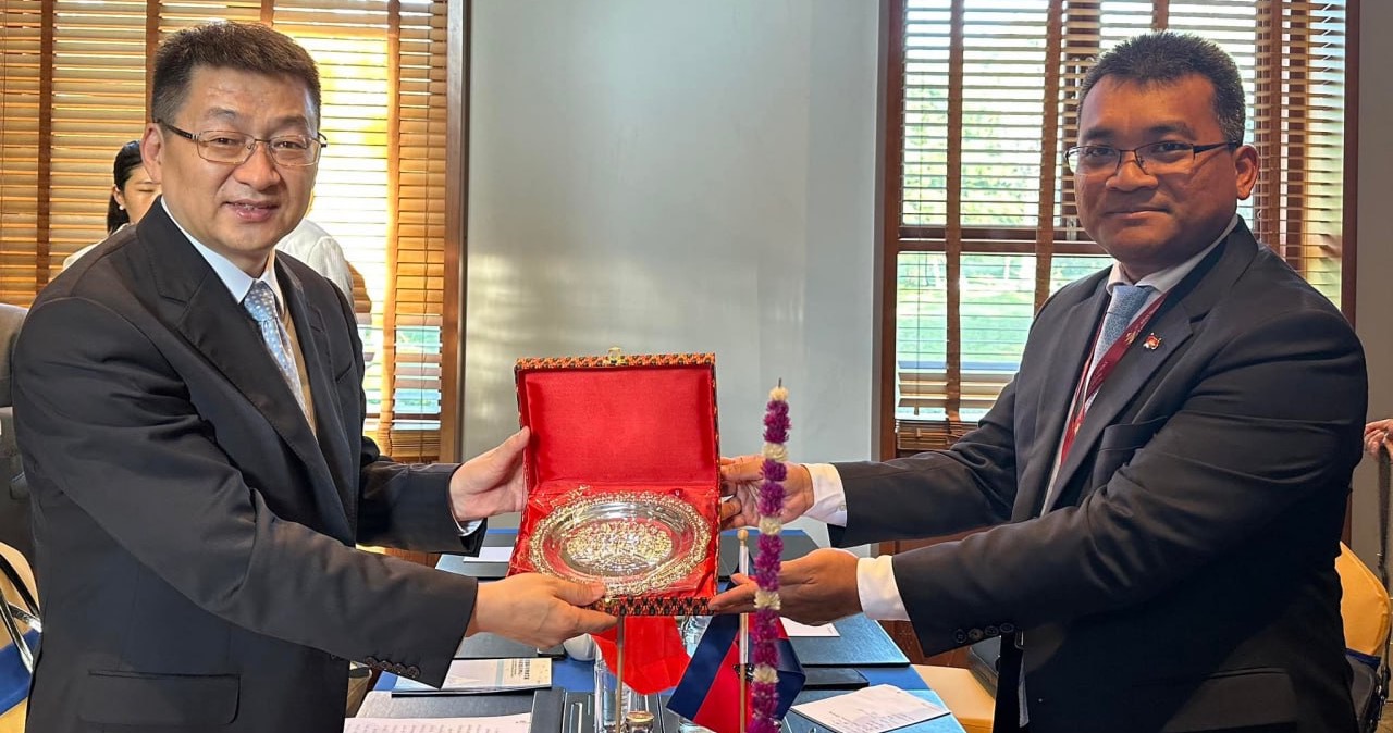 Le ministre cambodgien des Transports reçoit le vice-ministre chinois ...