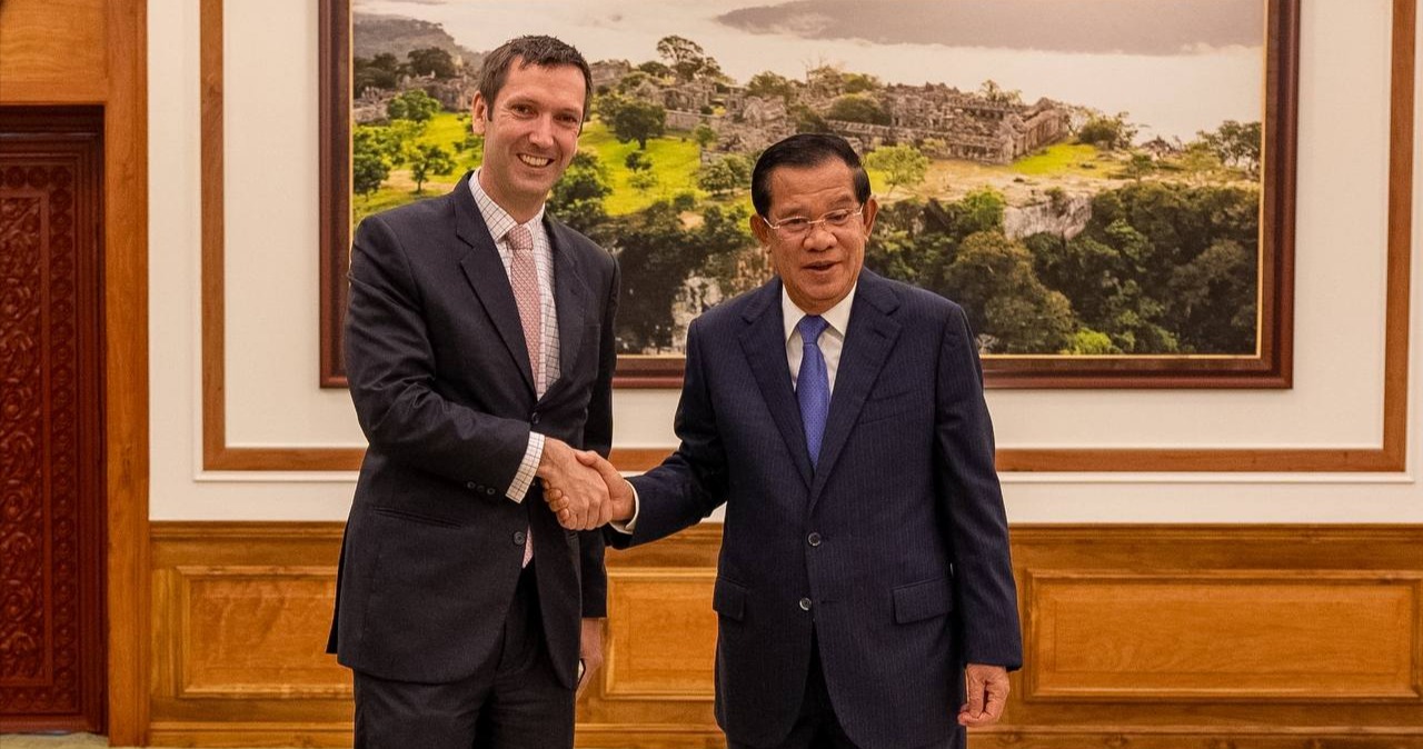 សម្តេចតេជោ ហ៊ុន សែន អនុញ្ញាតឱ្យ ឯកឧត្តម ដូមីនីក វីលៀមស៍ (Dominic ...