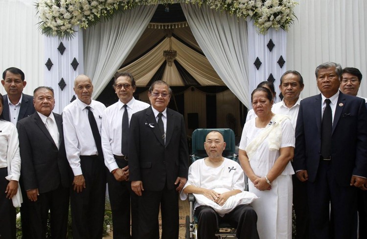 H.E. Khieu Kanharith Pays Homage to Late Mother-in-Law of HRH Samdech ...