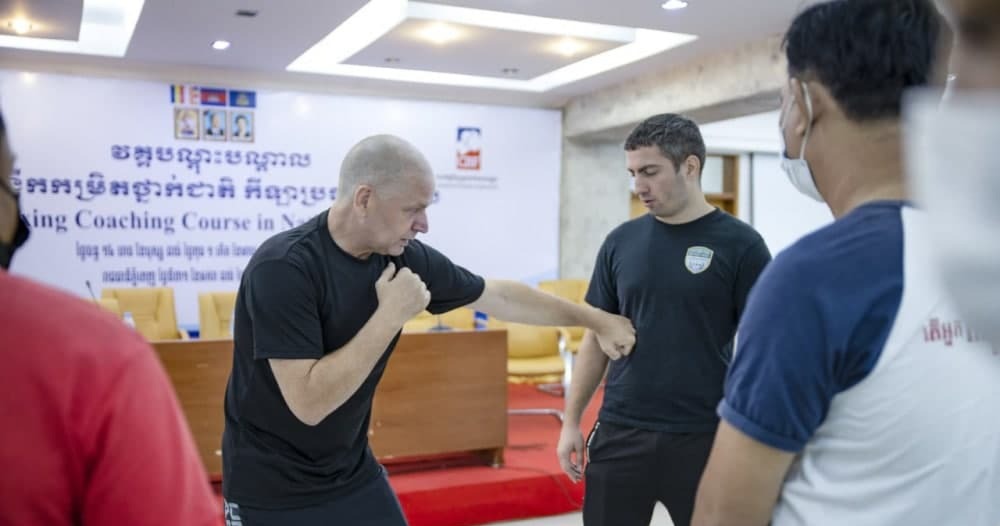 British International Boxing Trainer Shares Experience with Cambodian ...